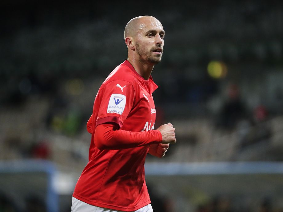 Sakari Mattila ulkomailla: – alaston fani ja helikopterishow