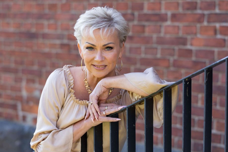 Helena Ahti-Hallberg nauttii Espanjan auringosta: "Kieli on vielä aivan ...