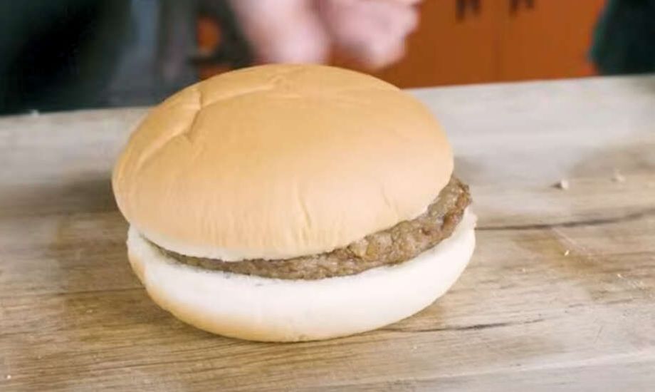 Kokit testasivat mikroburgerit: ”Älkää ostako ikinä edes vahingossa”
