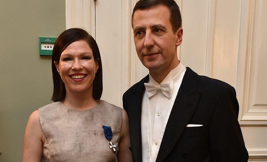 Anni Sinnemäki julkaisi harvinaisen hääkuvan: ”Onnea me!”