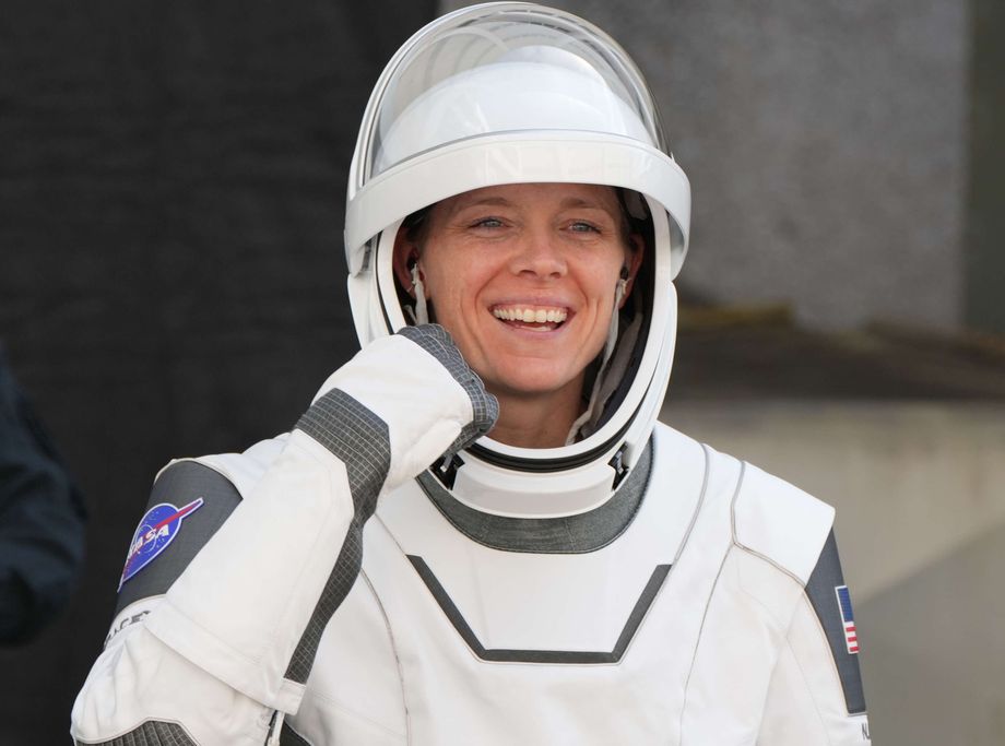 Maasta purkautui avaruuteen jotain aavemaista – Nasan astronautti sai ...