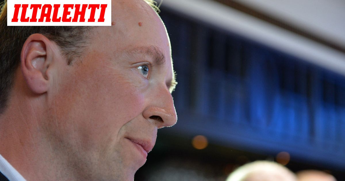 Jussi Halla-aho kommentoi uutista avioliiton ulkopuolisesta lapsesta Facebookissa: "Olen tehnyt ...