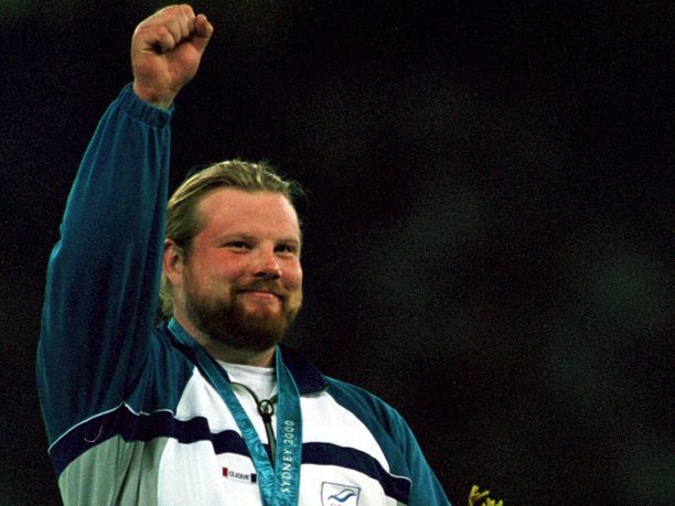 Näin Iltalehti raportoi Arsi Harjun kultakisoista 22 vuotta sitten