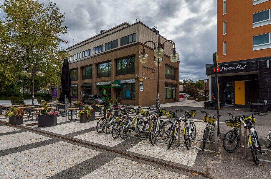 Sisko suree kadulle kuollutta veljeään – Kukaan ei pysähtynyt auttamaan