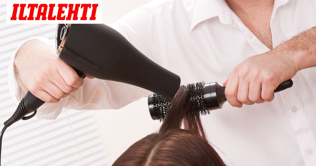 Cory DeAn Cowley kasvatti tukkaansa 22 vuotta - latvat polvissa