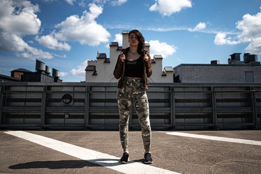 Ira Mikkonen kirjoitti biisejä paetakseen kiusaamista