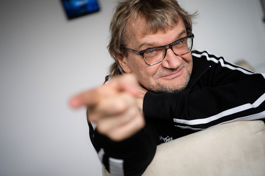 Antero Mertaranta pukeutui USA:n paitaan ja joutui Yle-pomon ...