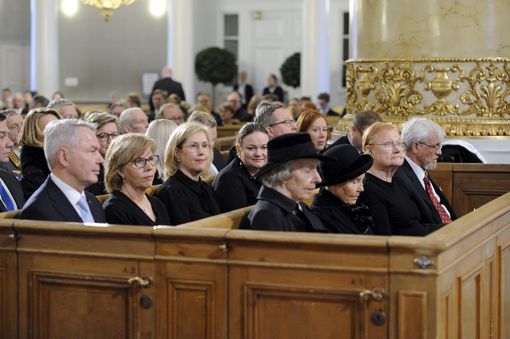 Harvinainen kuva: Tellervo Koivisto ja Eeva Ahtisaari