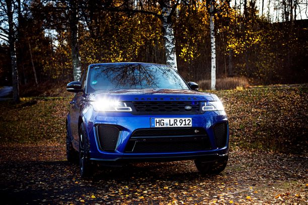 Range Rover Sport SVT koeajossa