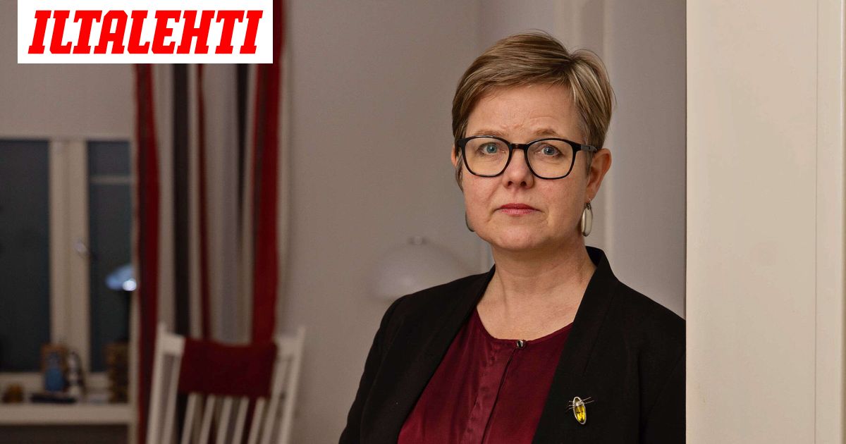 Entinen ympäristöministeri Krista Mikkonen eduskunnan ...