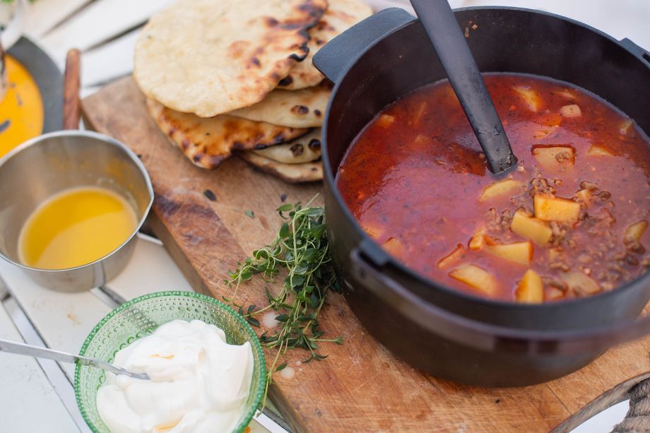 Gulassi ja flatbread ovat parasta talviruokaa