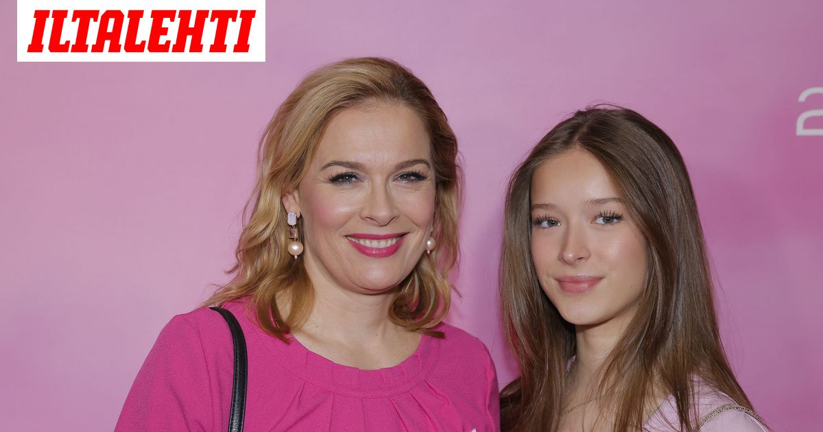 Harvinainen kuva! Uutisankkuri Piia Pasanen saapui Aava-tyttärensä ...