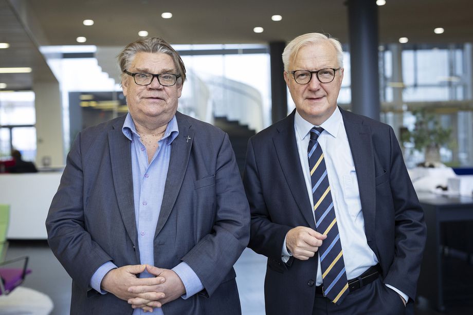 Timo Soini kertoo, mikä sai Olli Rehnin polttamaan päreensä