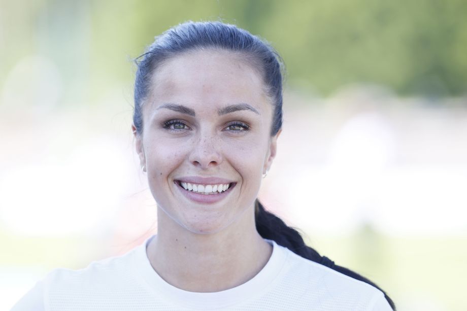 Maria Huntington treenasi pakaroita – Esitteli uuden liikkeen