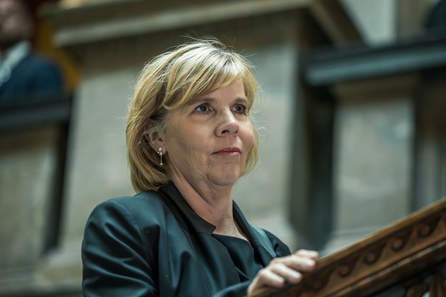 Anna-Maja Henriksson ripittää Ylellä kapinakenraali Eva Biaudetia