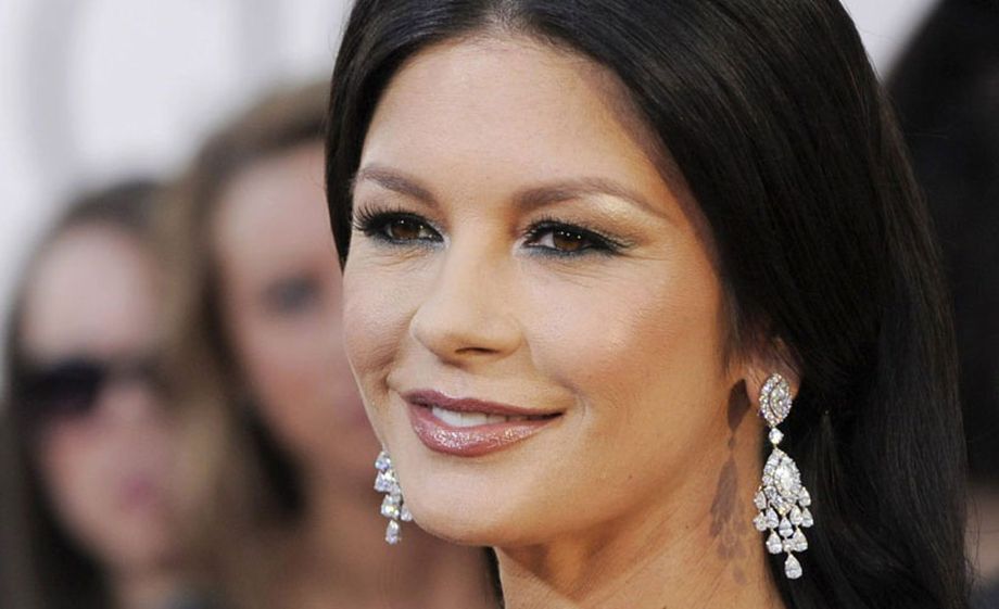 Catherine Zeta Jones hakeutui hoitoon mielenterveysongelmien takia