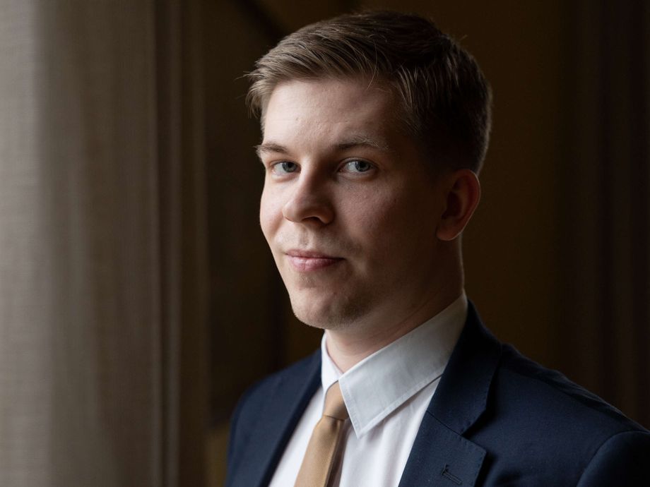 Kansanedustaja Joakim Vigelius, 27, nousi otsikoihin hotelliyöstä ja ...