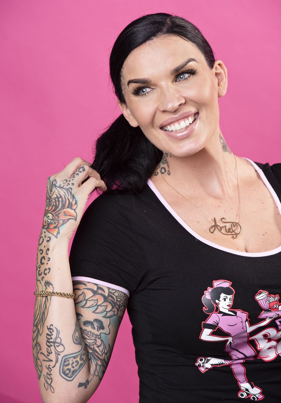 Sini Ariell pakenee tyttärensä kanssa tulvia: ”Tuhoja on ääretön määrä”