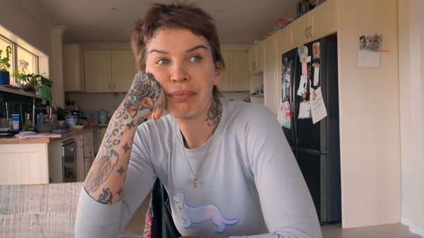 Gossip Moms: Sini Ariell pyysi anteeksi - meikitön kuva aiheutti kohun