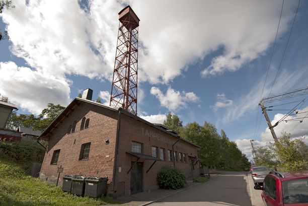 Pispalan 55 metrin haulitornista tehtiin kaksi base-hyppyä Tampereella