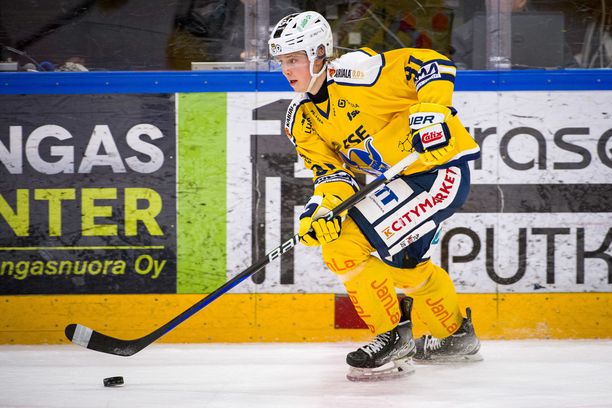 16-vuotias Konsta Helenius hurjana SM-liigassa