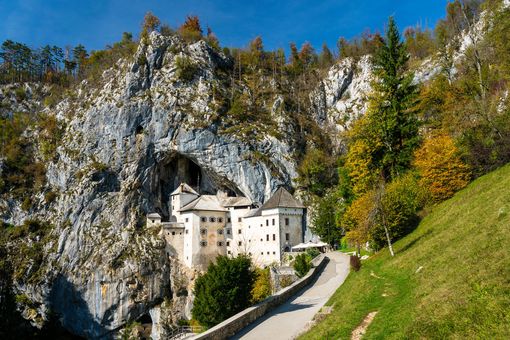 Predjama: hieno linna Sloveniassa