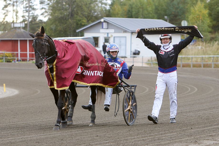 Sokkivoitto hämmästytti vedonlyöjät – Kenneth Danielsen kahvii voittoja