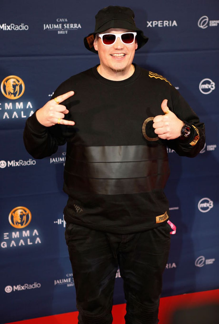 Petri Nygård kultahampaissa Emma-gaalassa!