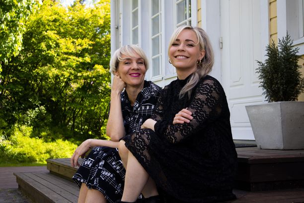 Paula Vesala paljastaa Yökylä-ohjelmassa seurustelevansa