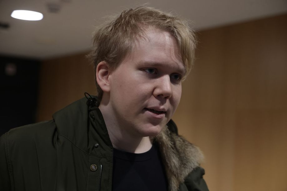 Aleksanteri Kivimäki saapui oikeuteen vapaalta – Näin hän kommentoi