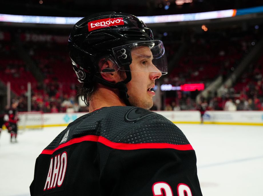 Sebastian Aho hurjana – Ennätys paukkumassa NHL:ssä