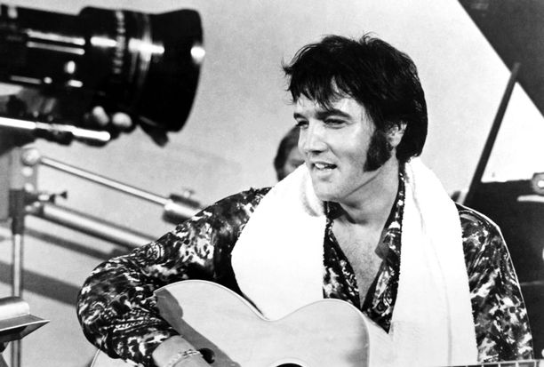 Elviksen ruumis tuotiin kotiin odottamaan hautausta