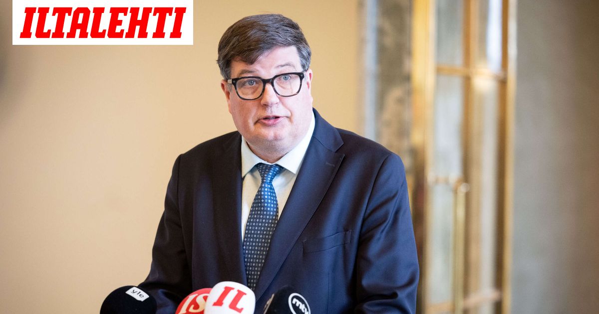 Työministeri Satonen: Keskustelut voivat jatkua, kun lakot loppuvat