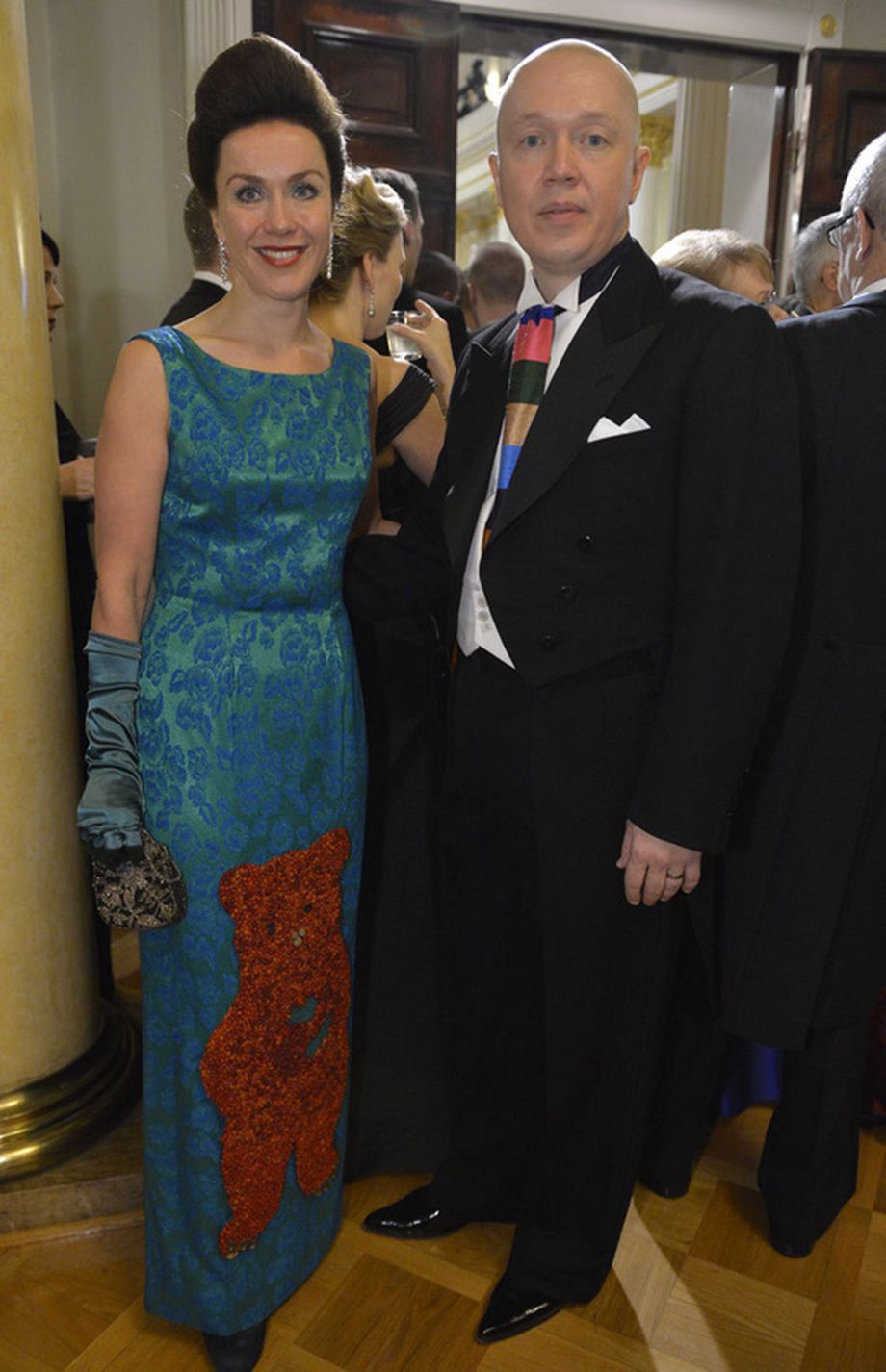 Näin Lisa Sounio selittää karhupukuaan