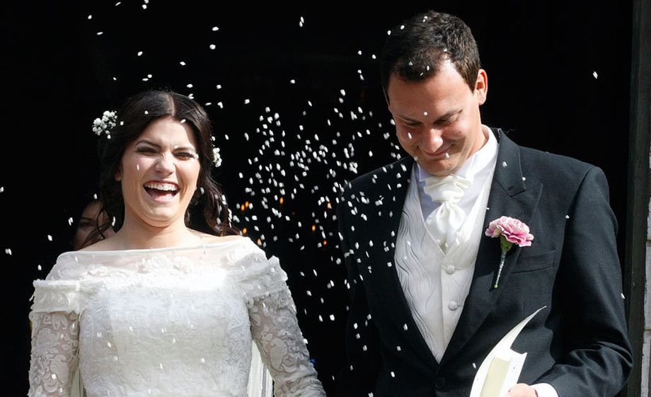 Suvi Teräsniska julkaisi upean hääkuvan