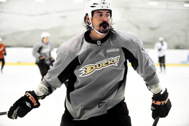 George Parros on nero ja nyrkkisankari