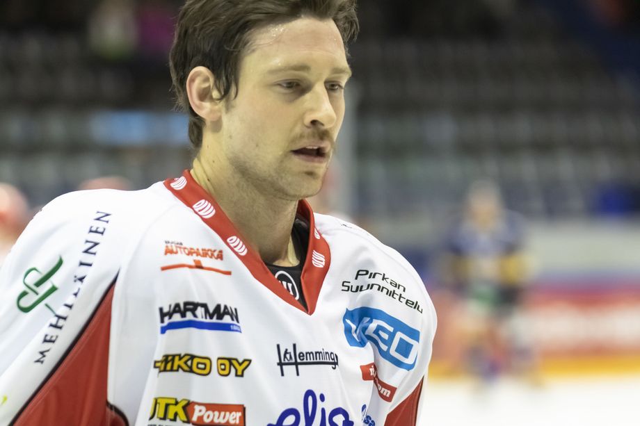 Colby Robak kuuden pelin pelikieltoon - taklasi Antti Saarelaa päähän