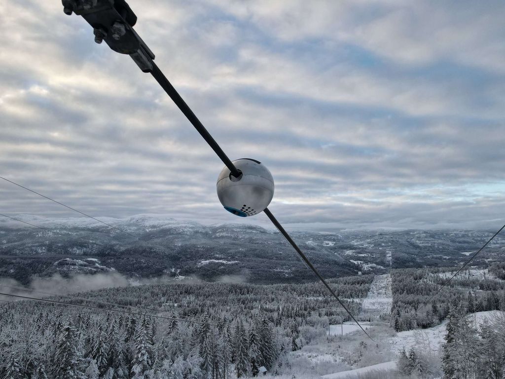 Palluroita sähköjohdoilla: uusi tekniikka puristaa voimajohdoille jopa ...