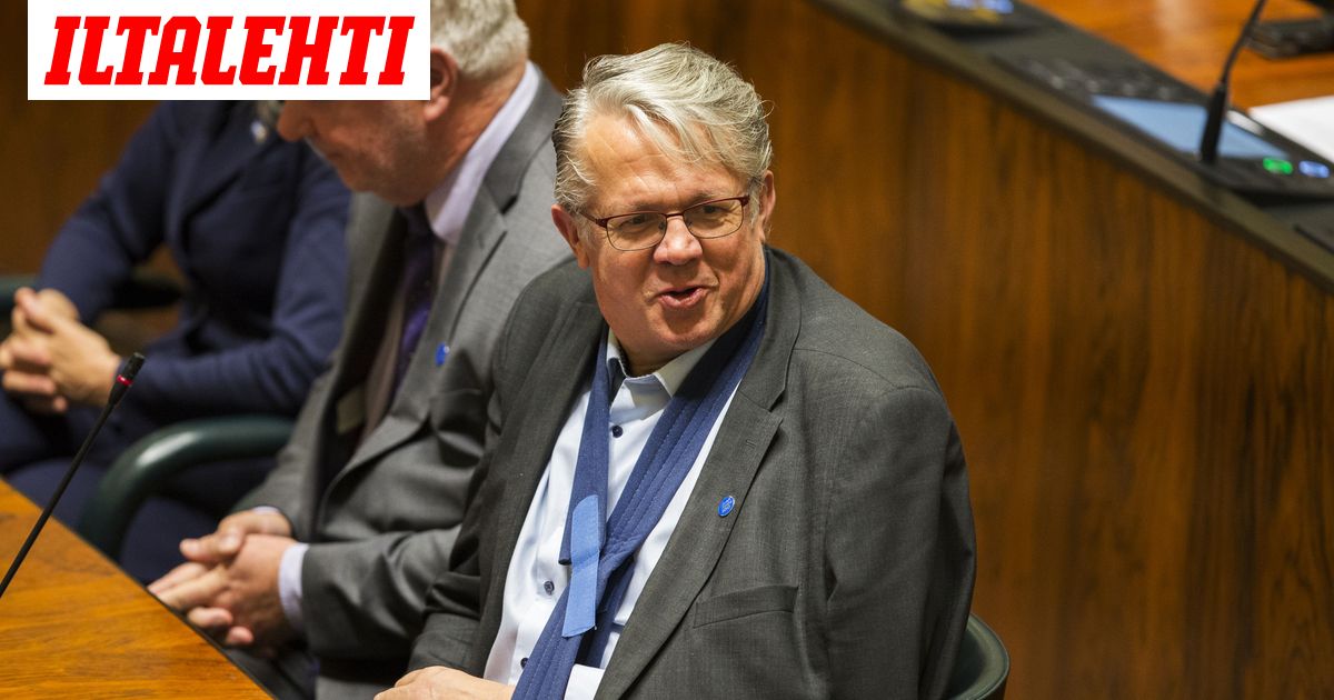 Ex-ministeri Juha Rehula Padasjoen kunnanjohtajaksi