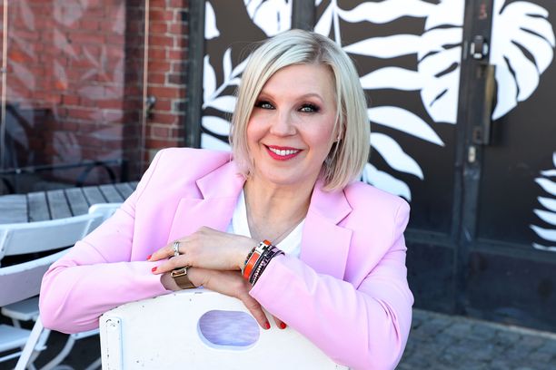 Vappu Pimiä julkaisi hempeitä kuvia rakkaansa kanssa