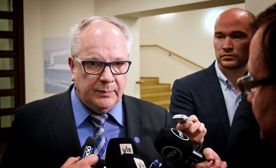 Suora lähetys eduskunnasta kello 12: kansanedustaja Kaj Turunen loikkaa ...