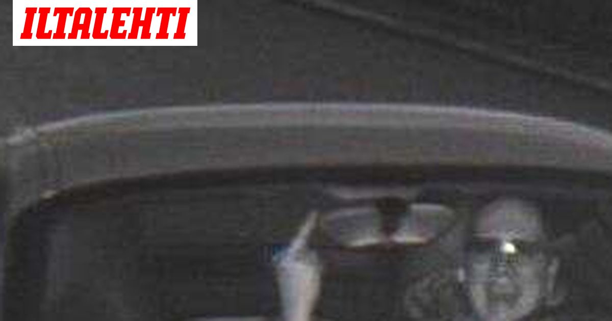 Peltipoliisipotrettien aatelia: Porsche-kuski ajoi kameraan keskisormi ...