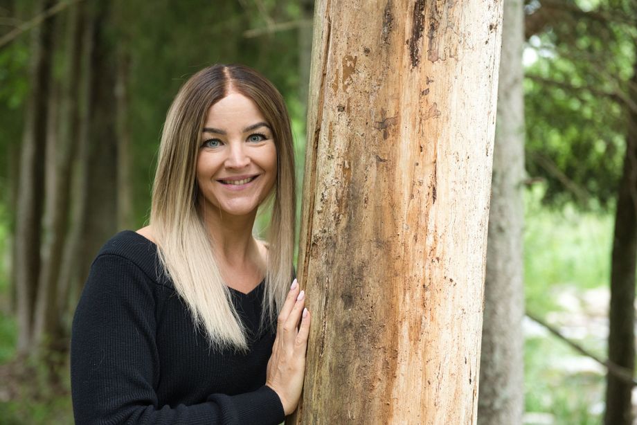 Kun Anne meni ravintolaan, hän istui pimeimmässä nurkassa – Ei kai ...