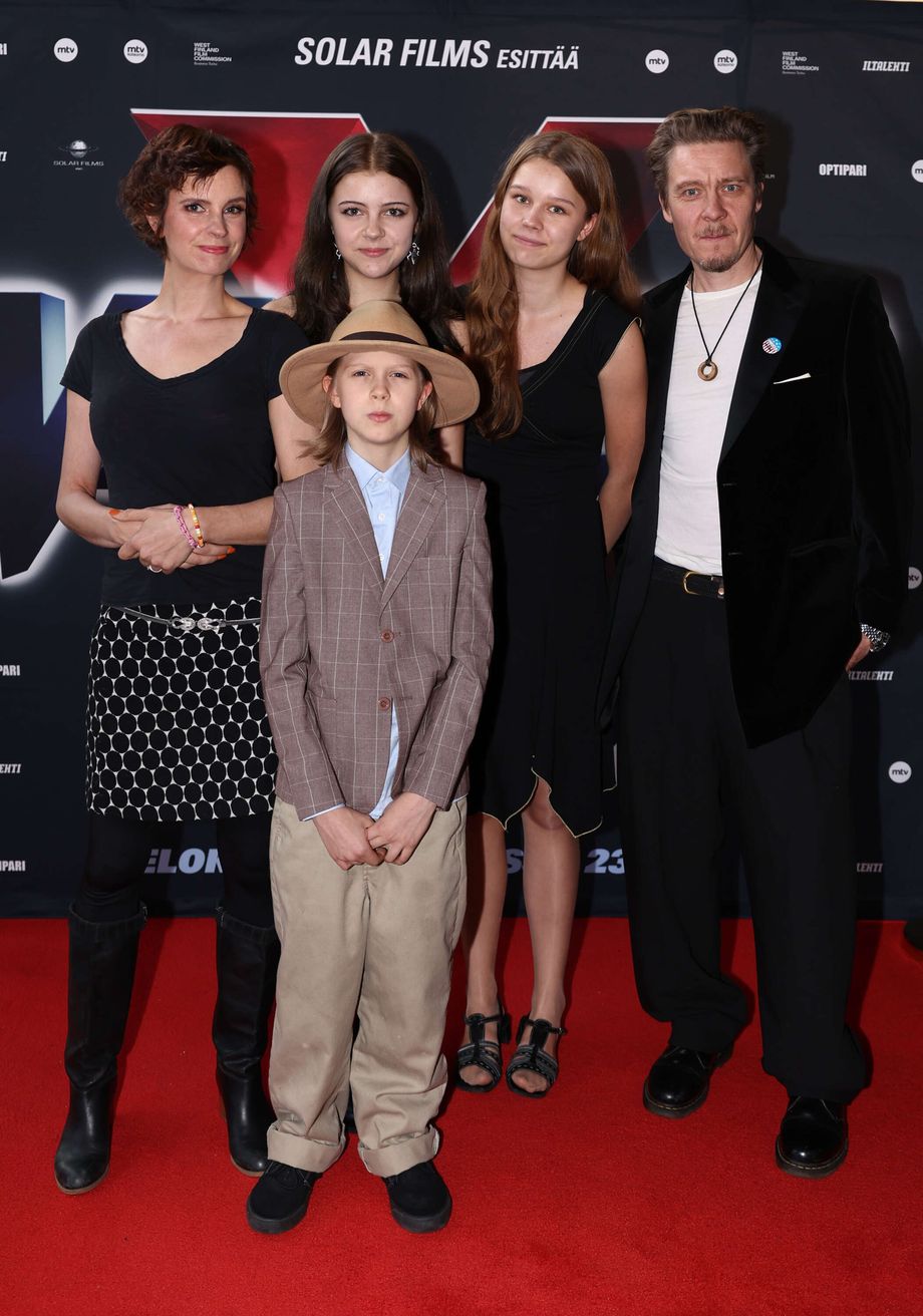Tässä on Olga ja Tuukka Temosen koko perhe – Lapset paljastivat ammattihaaveensa