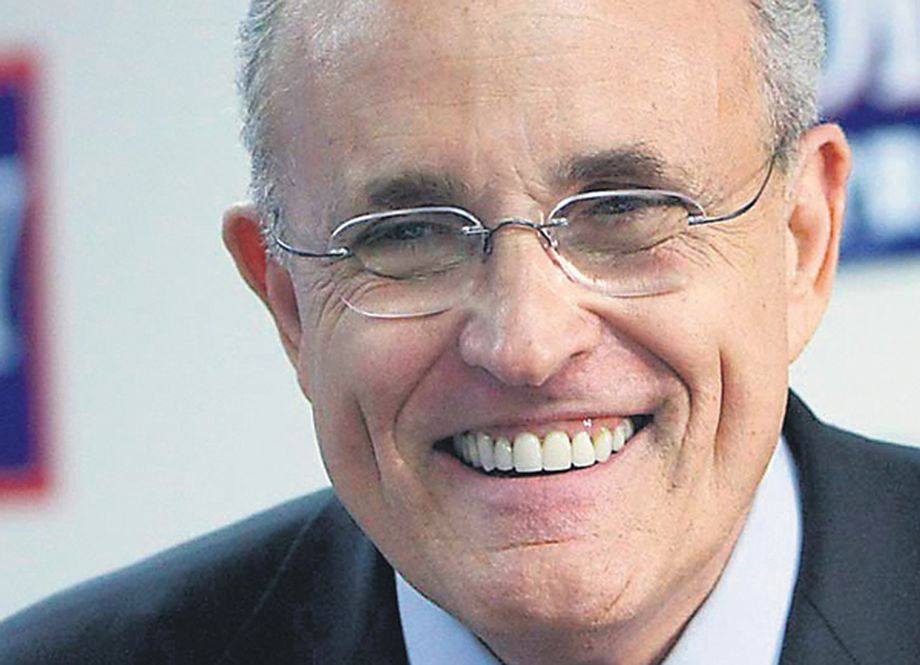 Edwards ja Giuliani poissa pelistä