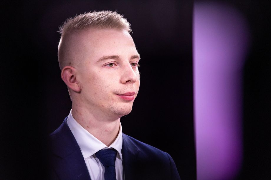 Uusi kuva Riikka Purrasta julki – Närä heräsi