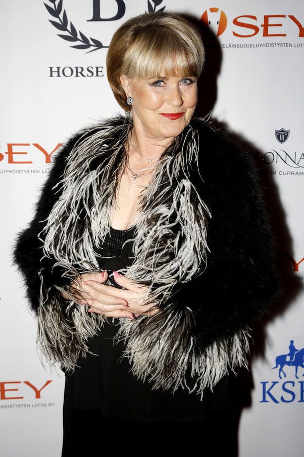 Lea Laven kiistää hidalgoseuralaiset - ei ole matkaillutkaan kahdeksaan ...