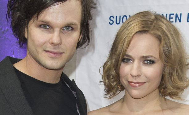 Lauri Ylönen ja Paula Vesala eivät saa arvotaloaan kaupaksi