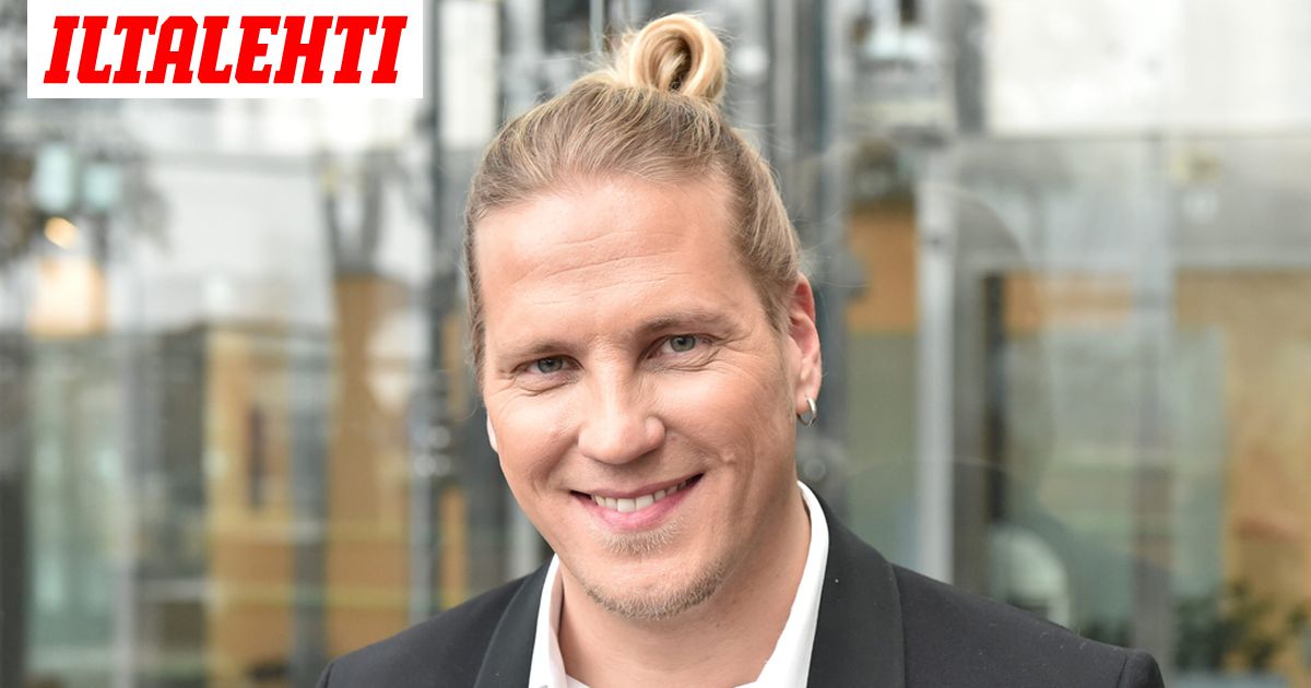 Radiotähti Sami Kuronen naureskelee rippikuvalleen - "Permis ja ...