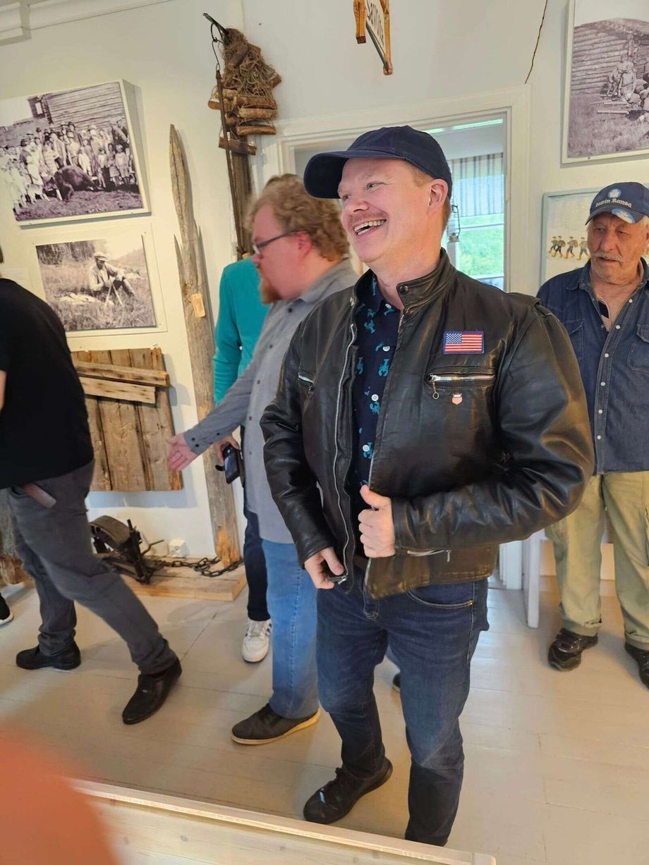 Mannerheim-ristin ritari Olavi sai Elviksen nahkatakin – Vuosia ...